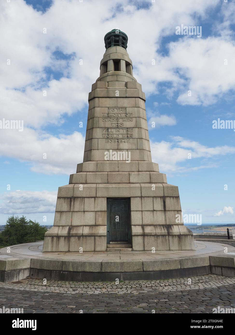 Dundee Law War Memorial in Dundee, UK Stock Photo - Alamy