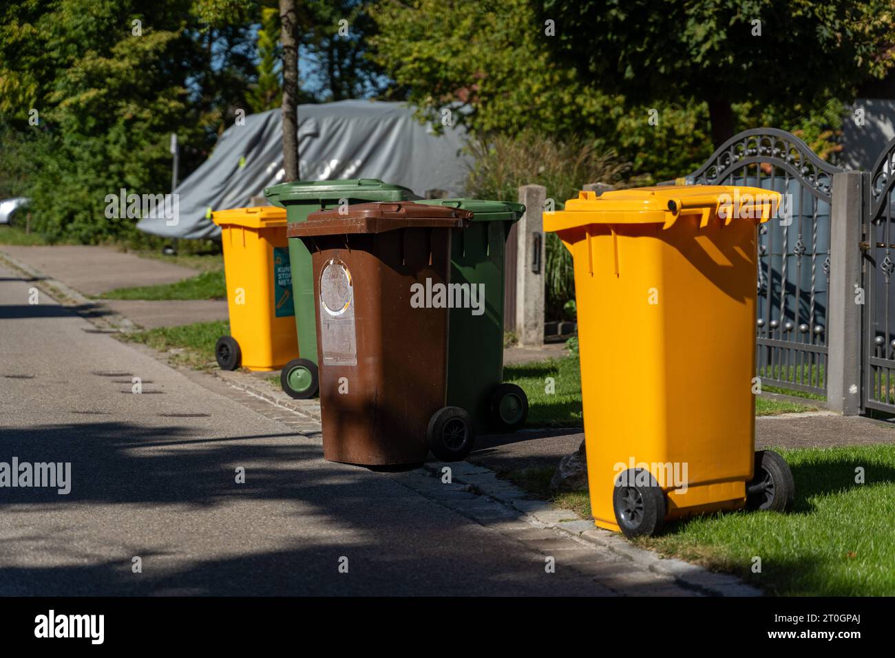 Augsburg, Bavaria, Germany. 7th Sep, 2023. Garbage garbage cans for ...