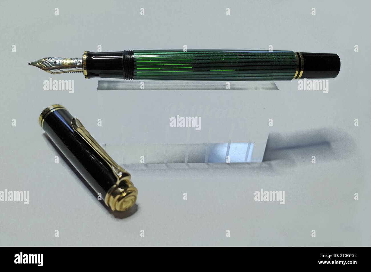 Pelikan sign hi-res stock photography and images - Alamy