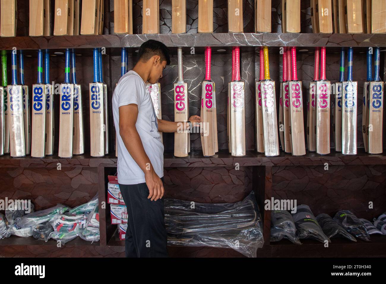 Checking bats hi-res stock photography and images - Alamy