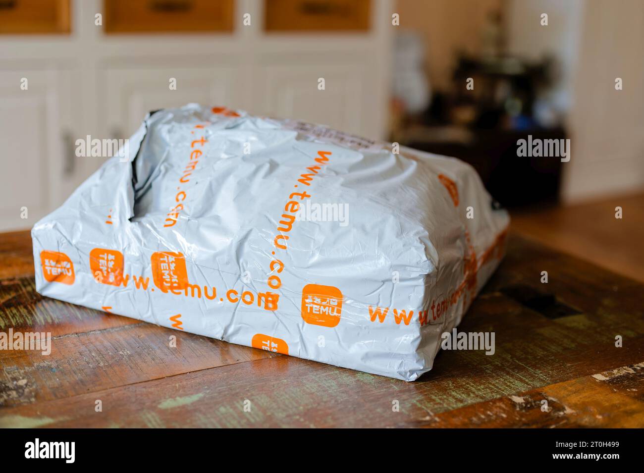 Temu package hi-res stock photography and images - Alamy