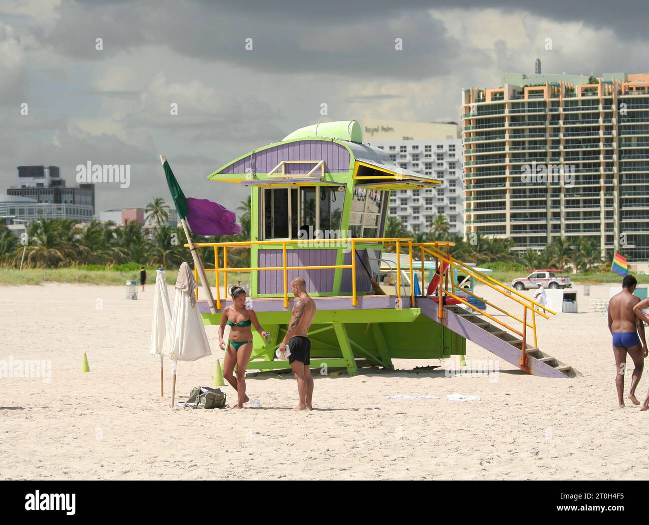 MIAMI,FLORIDA-AUGUST 28:Unidentified people enjoying beach by the Green ...