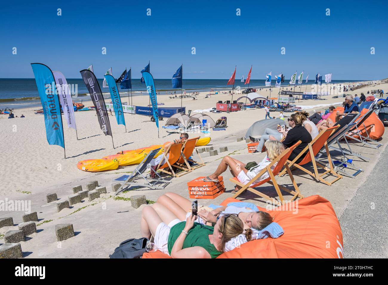 Menschen beobachten am strand hi-res stock photography and images - Alamy