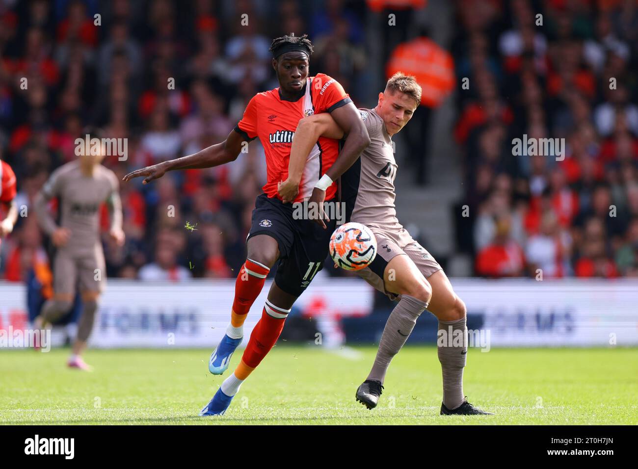 Kenilworth Road, Luton, Bedfordshire, UK. 7th Oct, 2023. Premier League ...