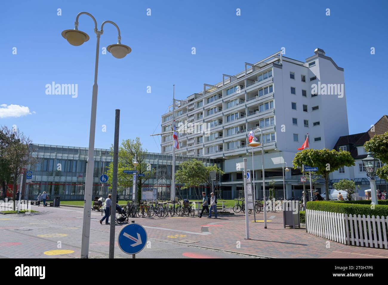 Wohnhaus grosse strasse hi-res stock photography and images - Alamy