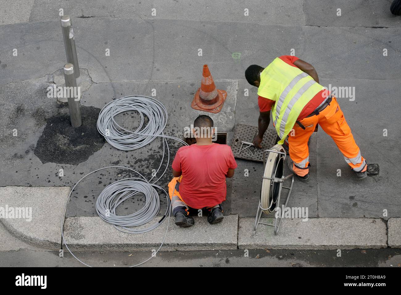 Optical fibers hi-res stock photography and images - Alamy