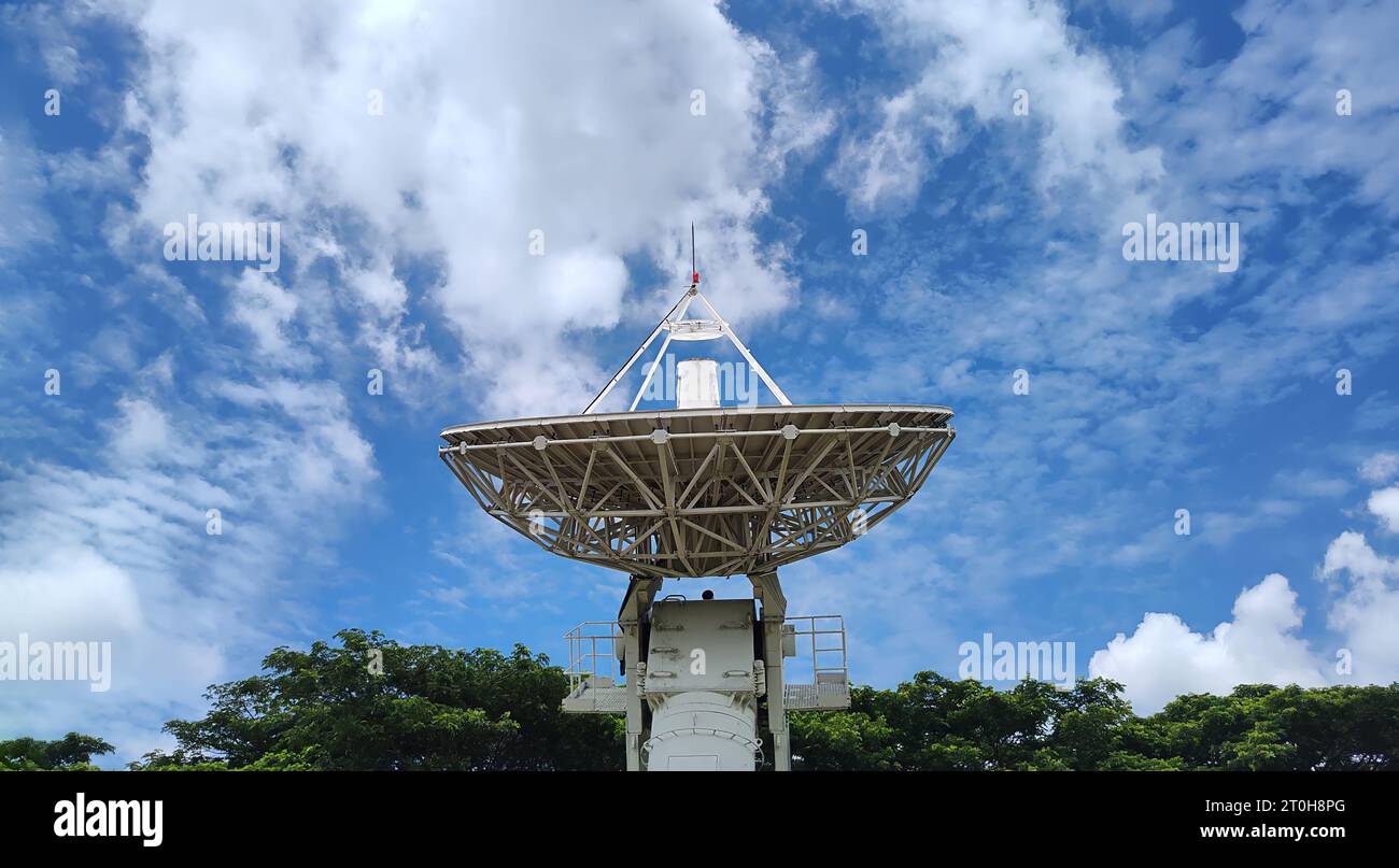 Large satellite dish in the Astronomy Stock Photo - Alamy