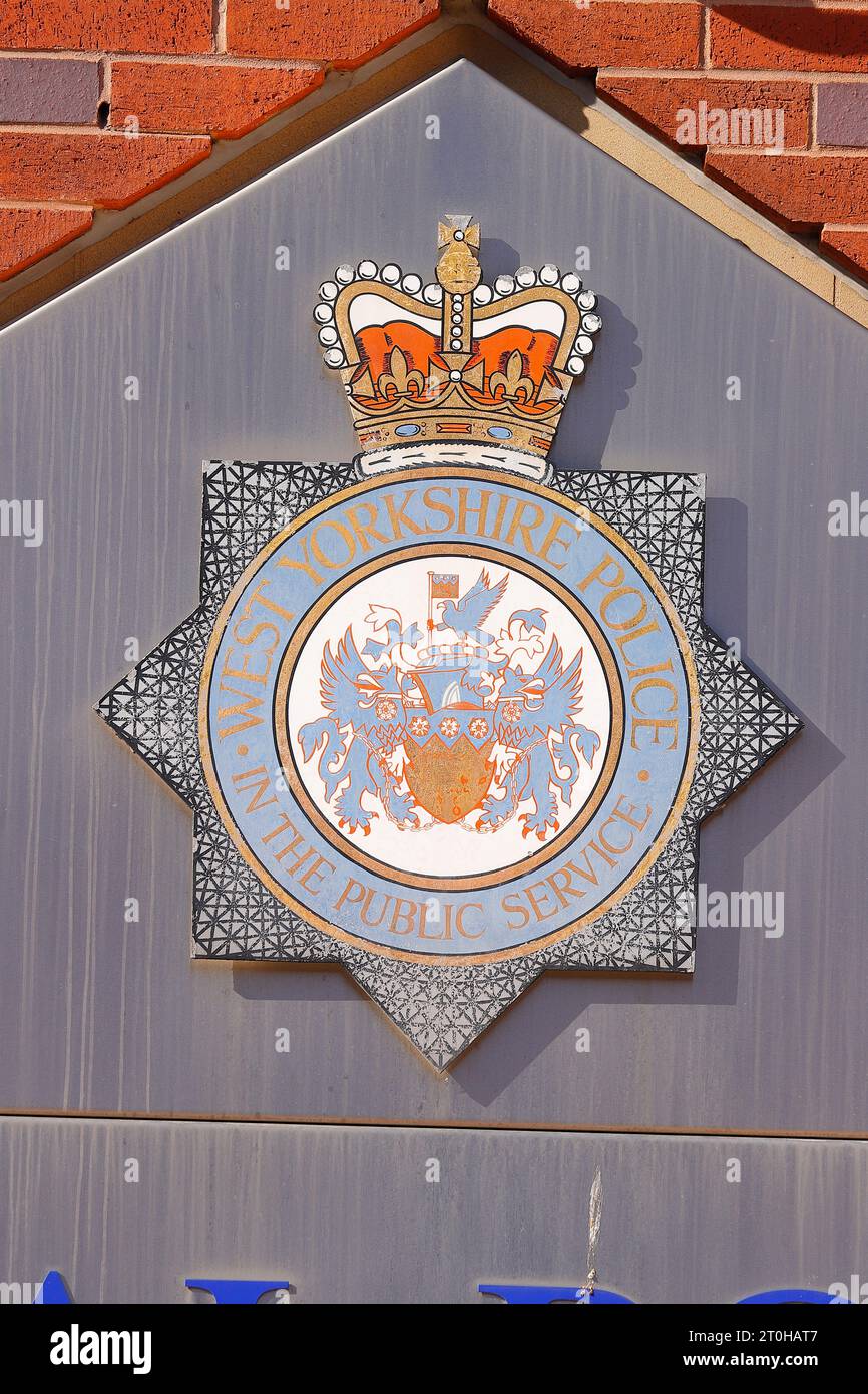 Outside the entrance to Leeds Central Police Station Stock Photo - Alamy