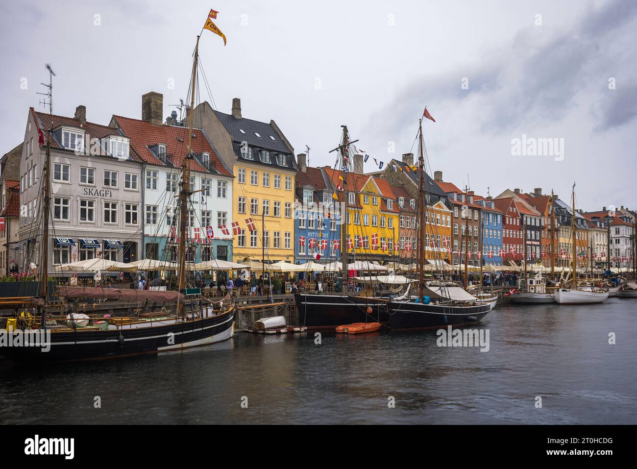 Beautiful colorful buildings in Nyhavn Quarter in Copenhagen, Denmark ...