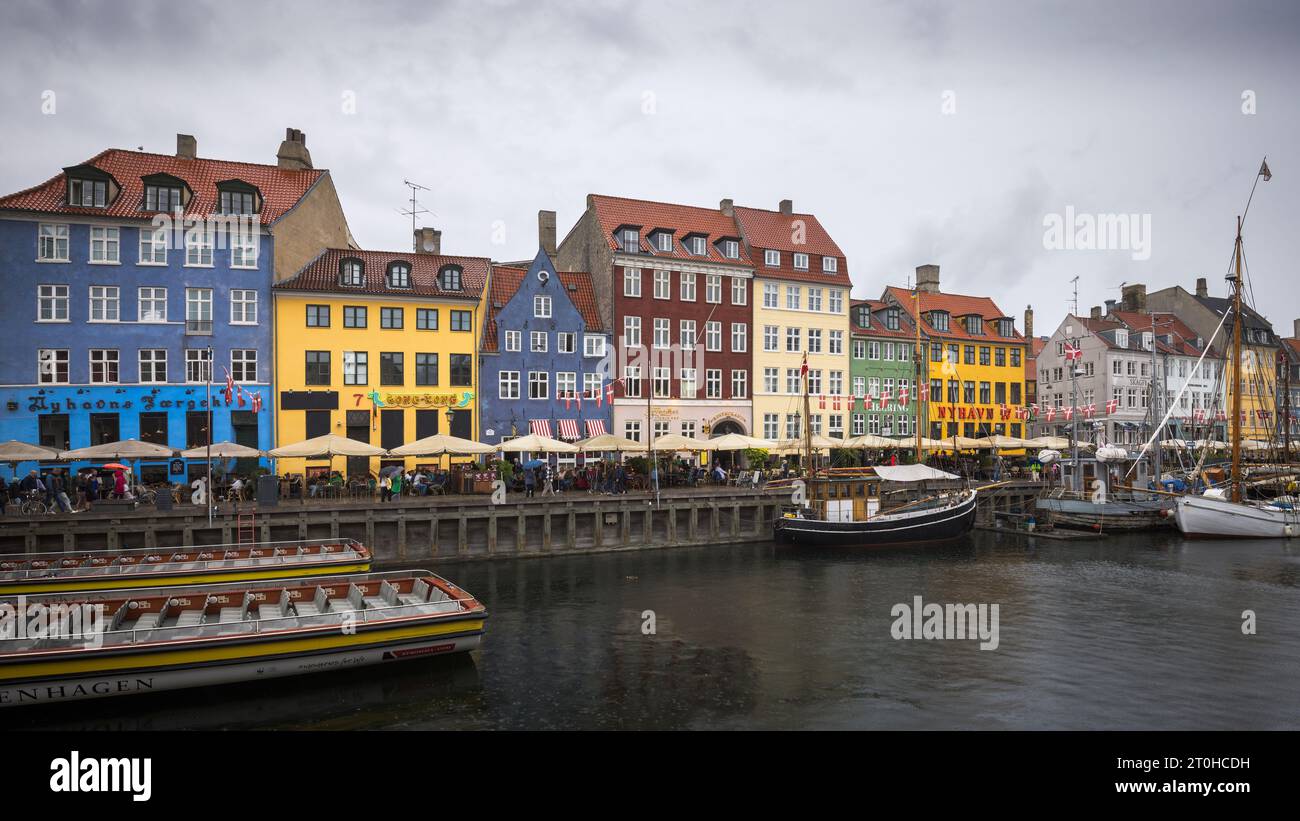 Beautiful colorful buildings in Nyhavn Quarter in Copenhagen, Denmark ...