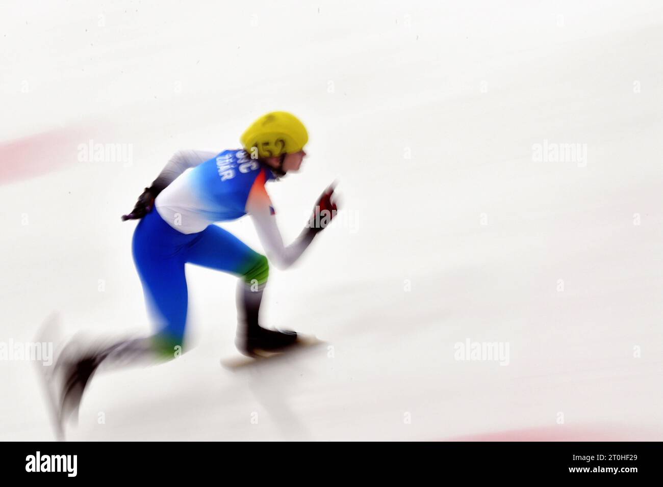 Long track speed skaters hi-res stock photography and images - Alamy