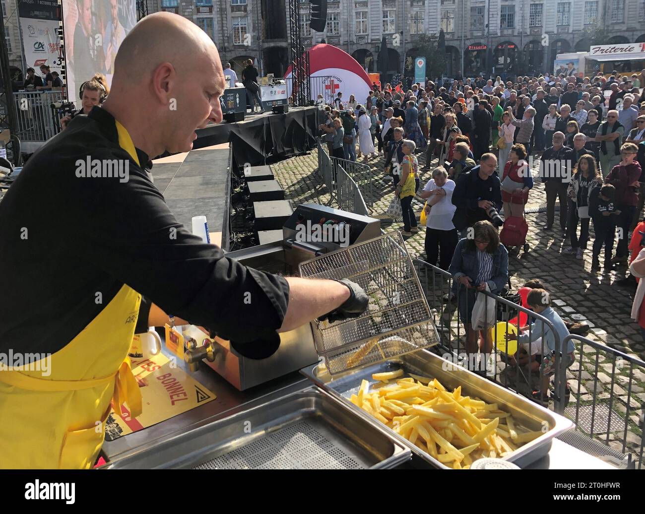 Arras, France. 07th Oct, 2023. Gastronome Vincent Pécourt prepares ...