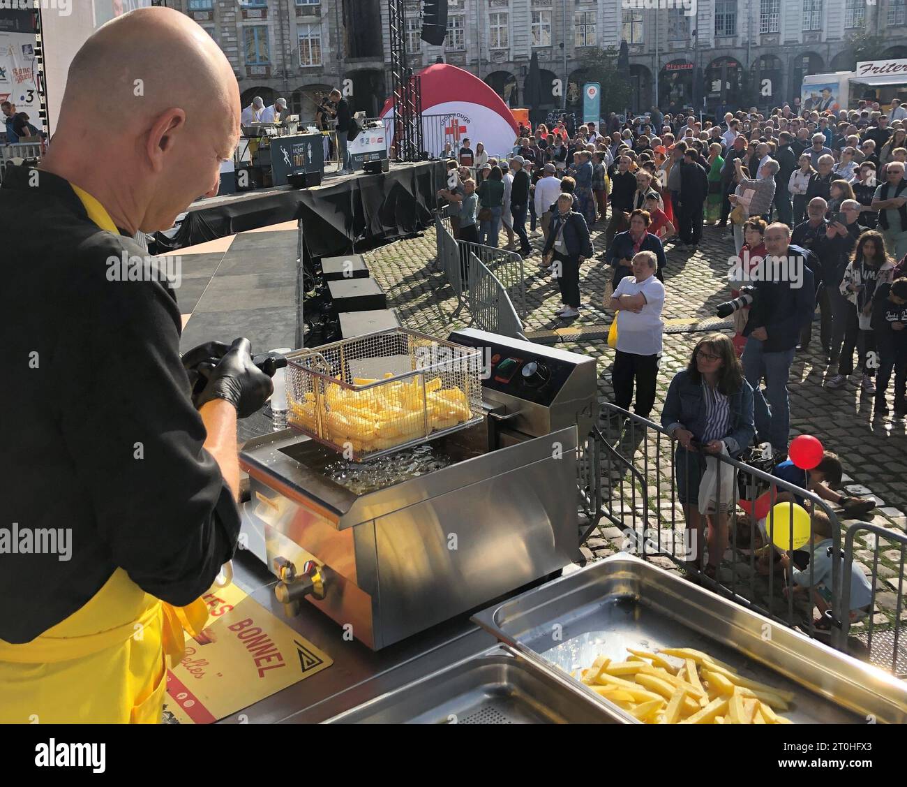 Arras, France. 07th Oct, 2023. Gastronome Vincent Pécourt prepares ...