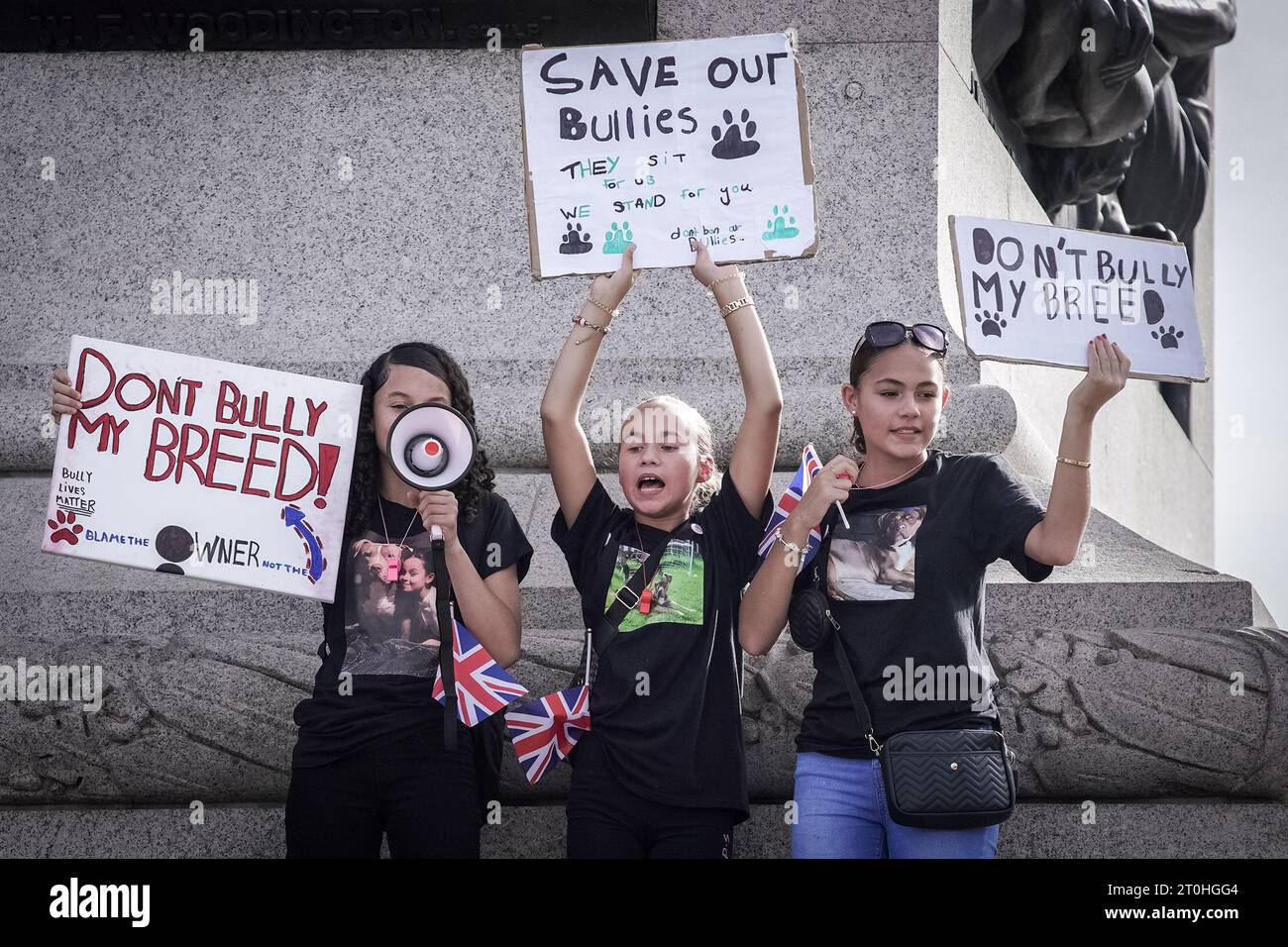 London, UK. 7th October 2023. American XL bully owners gather in ...