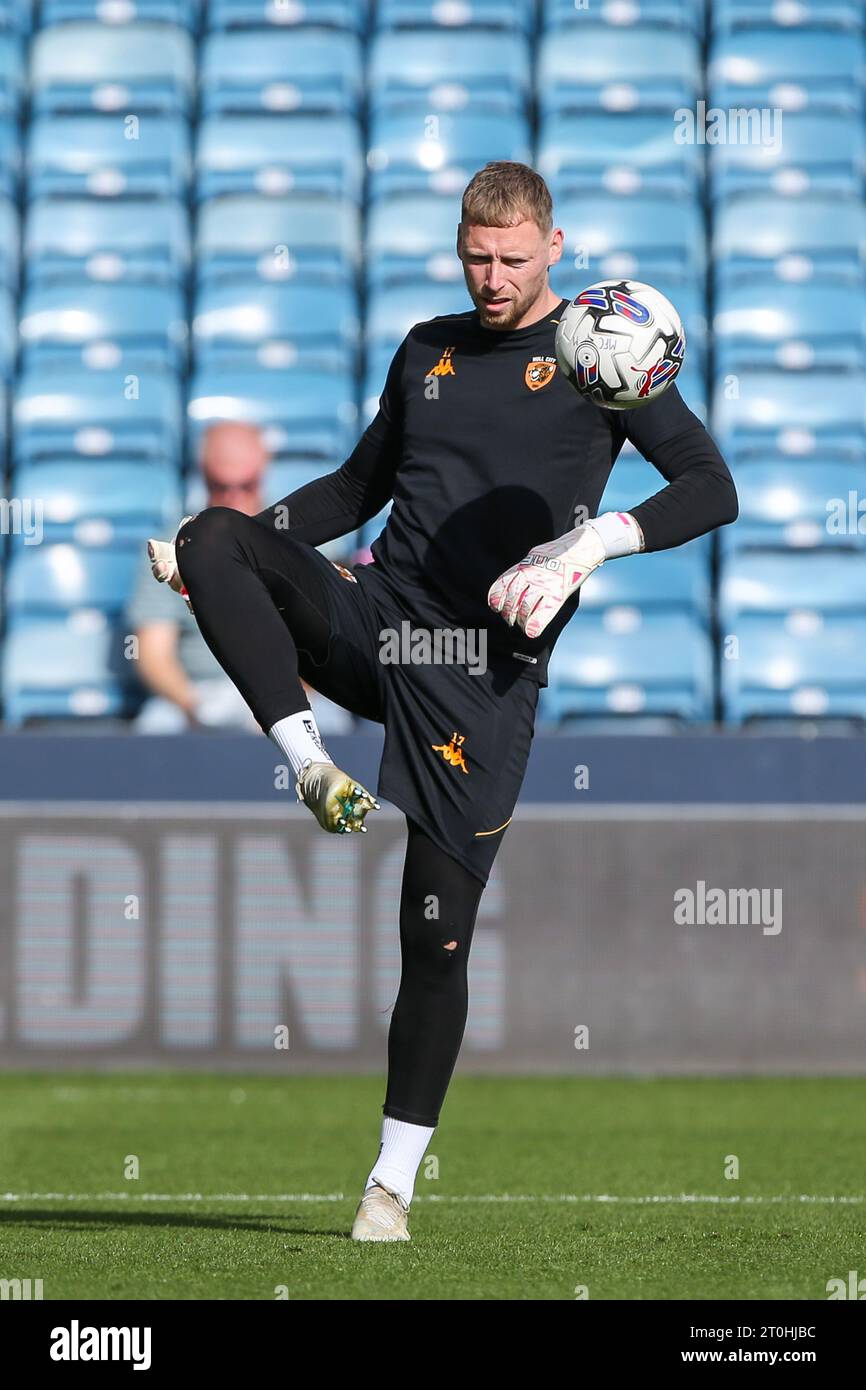 Ryan Allsop #17 of Hull City warms up during the Sky Bet Championship ...