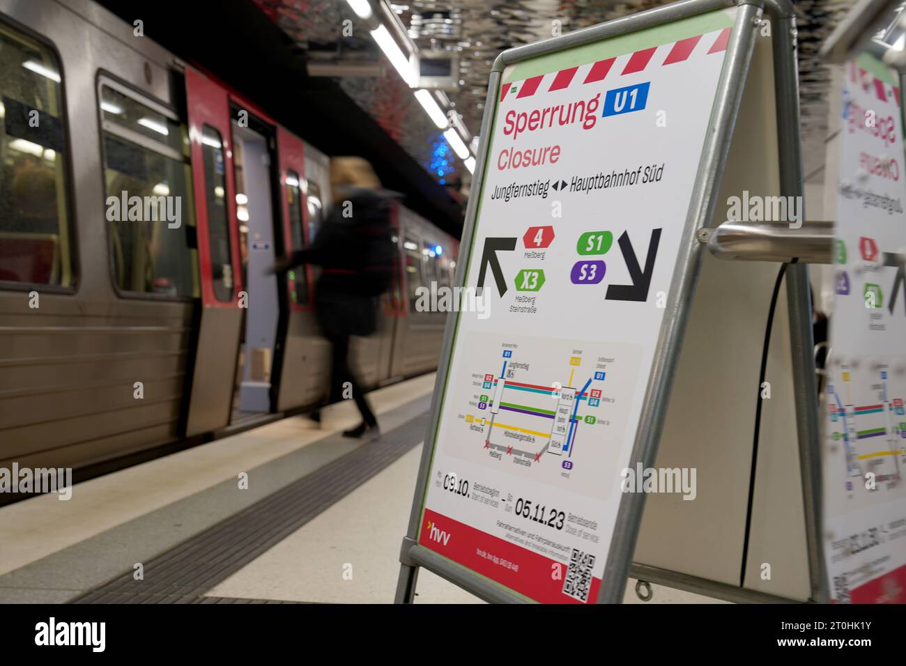 Hamburg, Germany. 07th Oct, 2023. A closure notice is posted on the ...