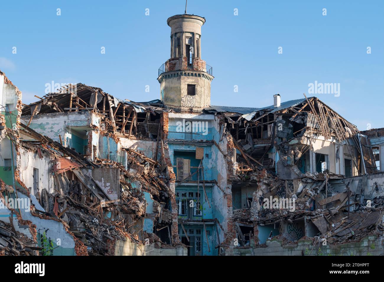 Destroyed residential building hi-res stock photography and images - Alamy