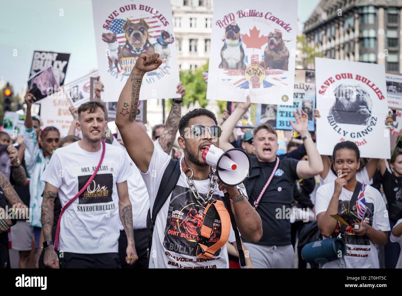 London, UK. 7th October 2023. American XL bully owners gather march ...