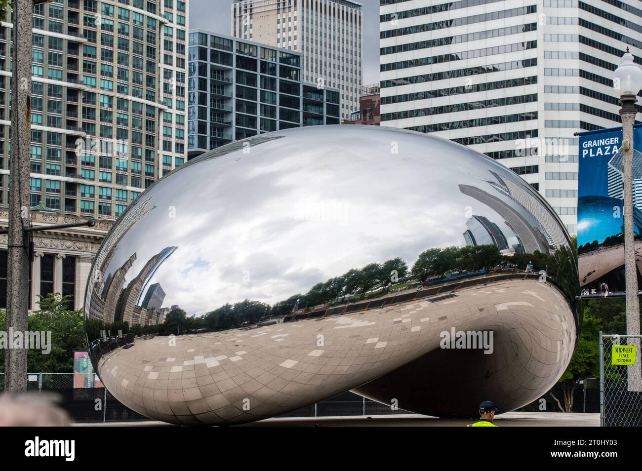 Cloud Gate aka The Bean designed by Anish Kapoort, a steel structure ...