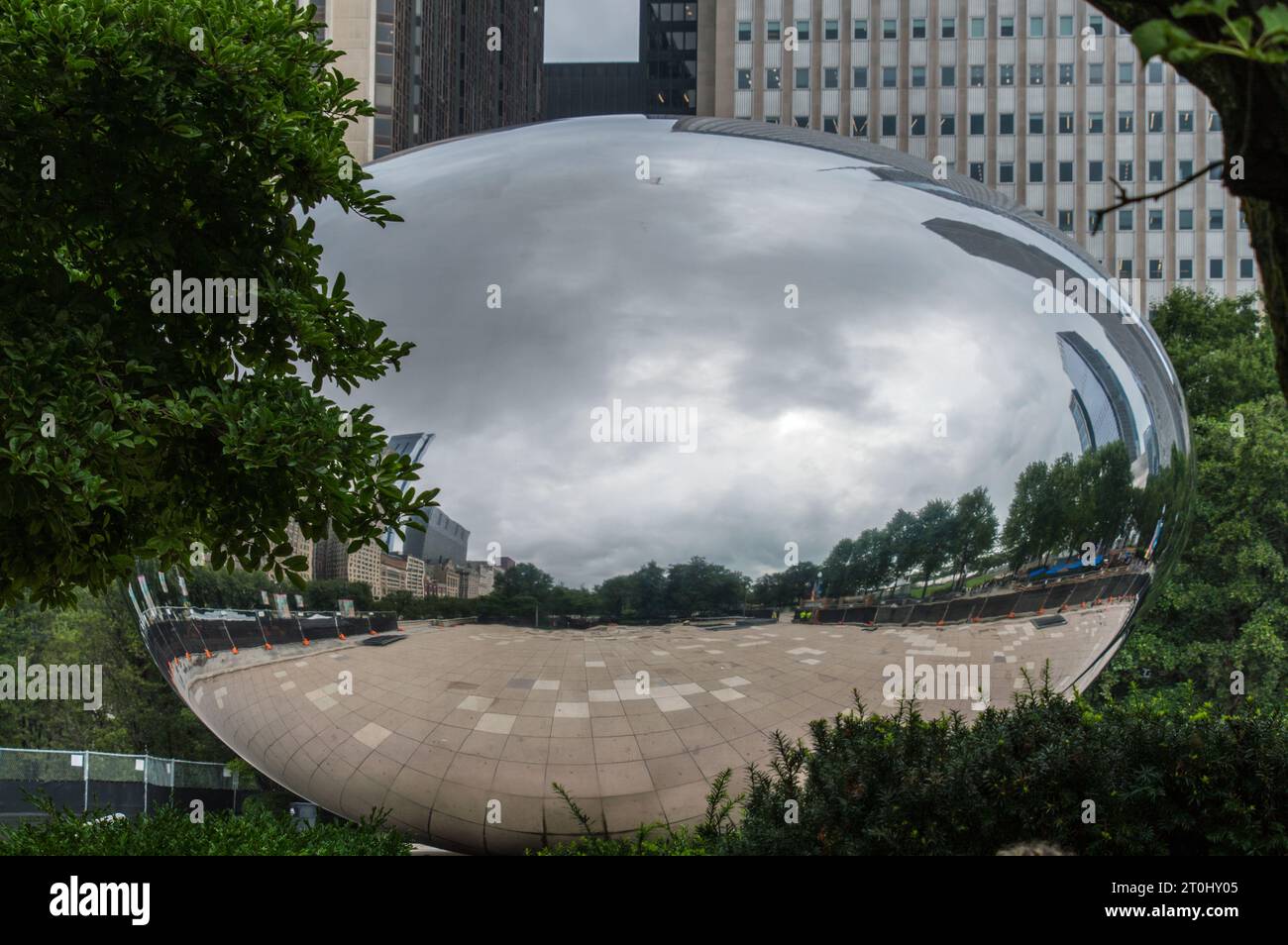 Cloud Gate aka The Bean designed by Anish Kapoort, a steel structure ...