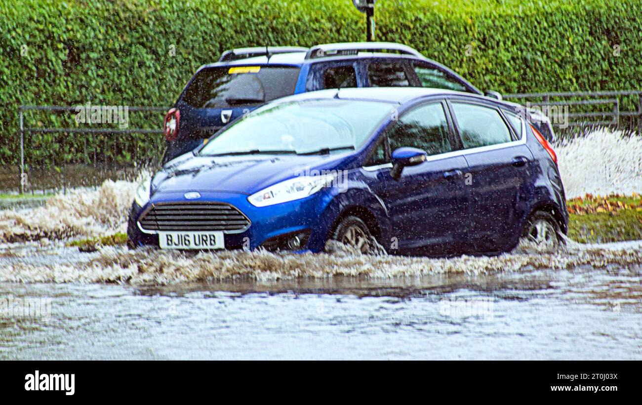 News transport roundabout hi-res stock photography and images - Alamy