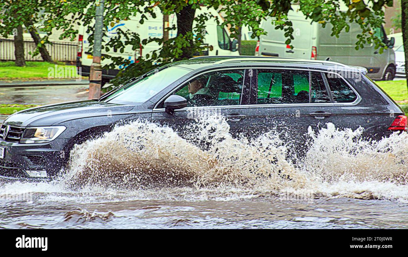 News transport roundabout hi-res stock photography and images - Alamy