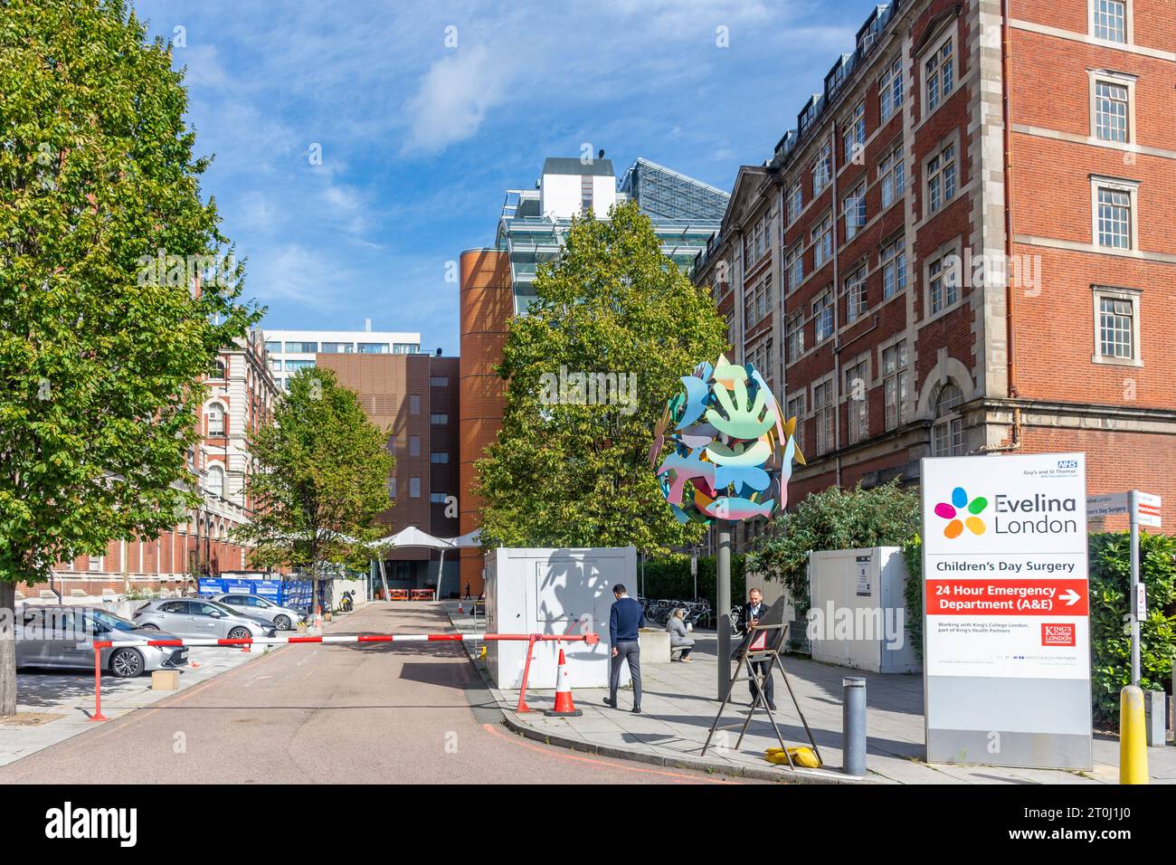 Entrance to evelina london childrens hospital lambeth palace ro hi-res ...
