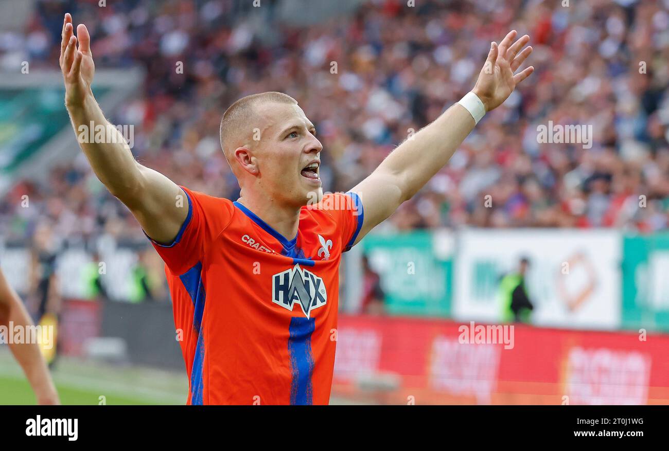 Augsburg, Germany. 07th Oct, 2023. Soccer: Bundesliga, FC Augsburg ...