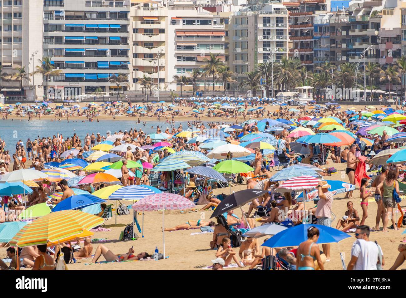 Gran Canaria, Canary Islands, Spain, 7th October 2023. Tourists, many British, joins locals on a ...