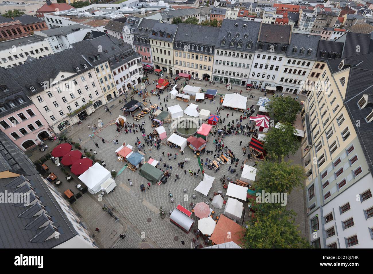 Gera, Germany. 07th Oct, 2023. Visitors watch the performances of ...