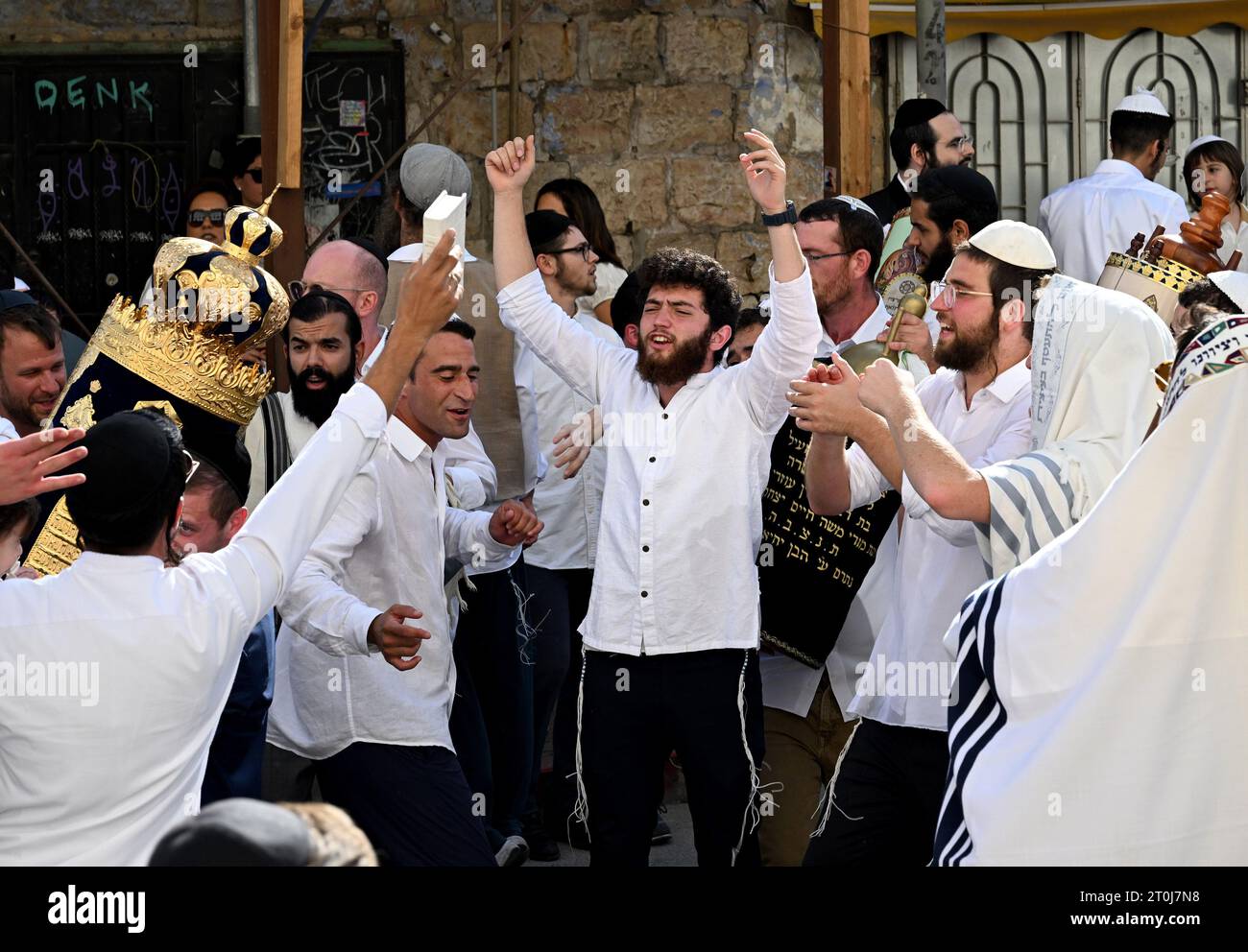 Erusalem, Israel. 07th Oct, 2023. Orthodox Jews dance with Torah ...