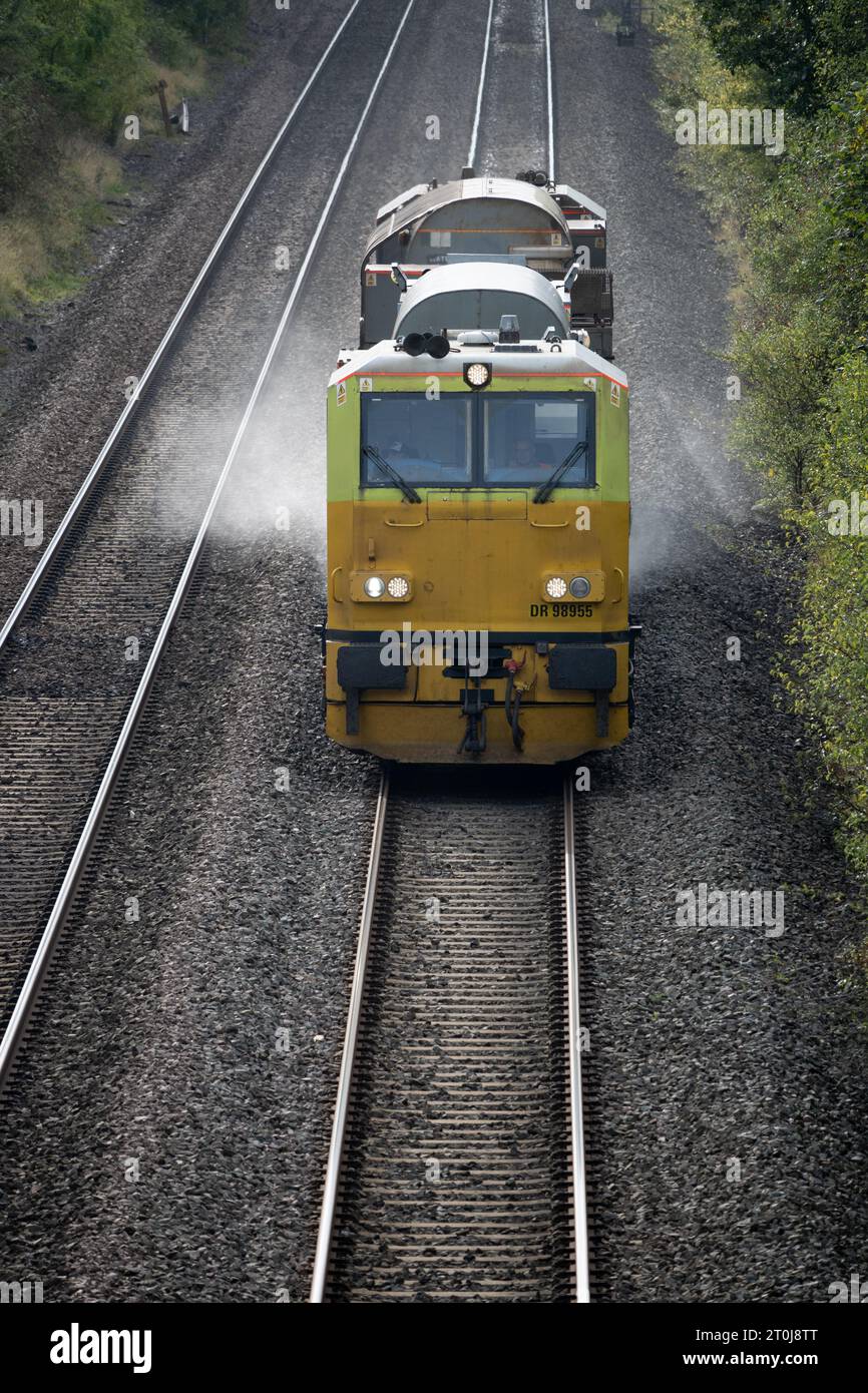 Network Rail Windhoff Multi Purpose Vehicle cleaning rails ...
