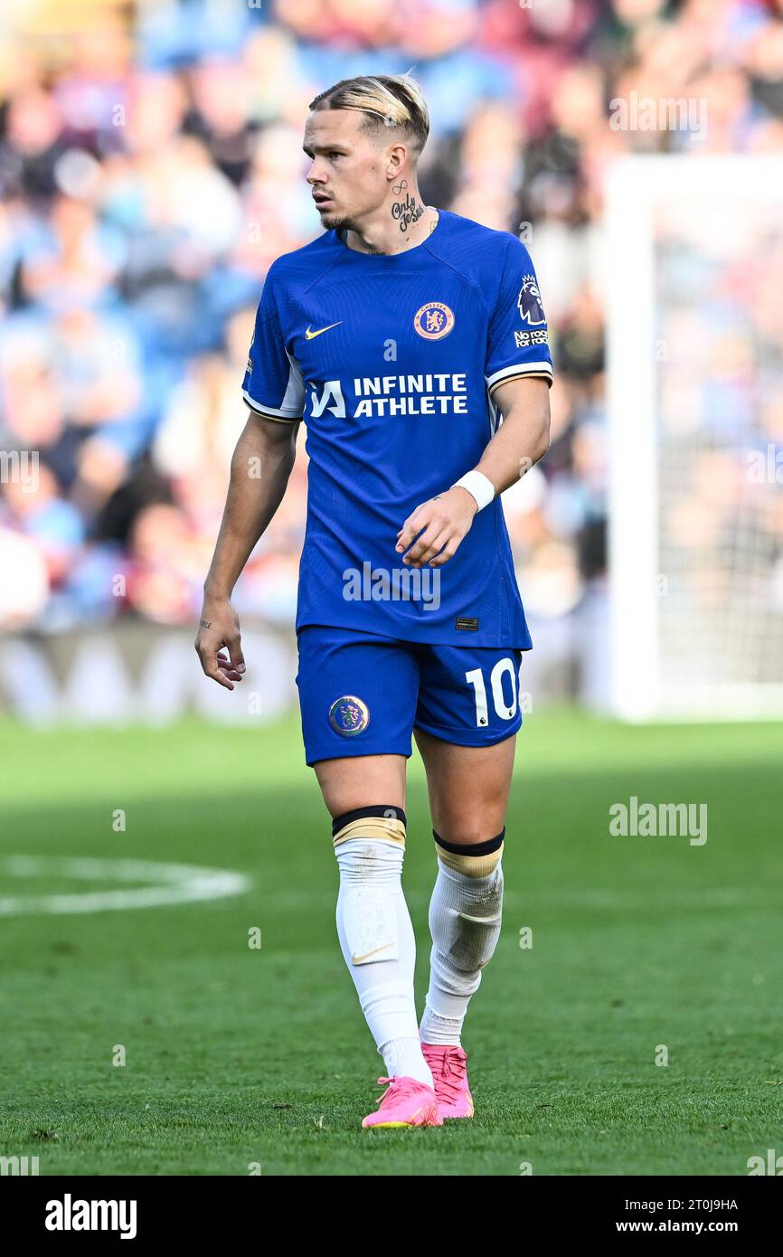 Mykhaylo Mudryk #10 of Chelsea during the Premier League match Burnley vs Chelsea at Turf Moor ...