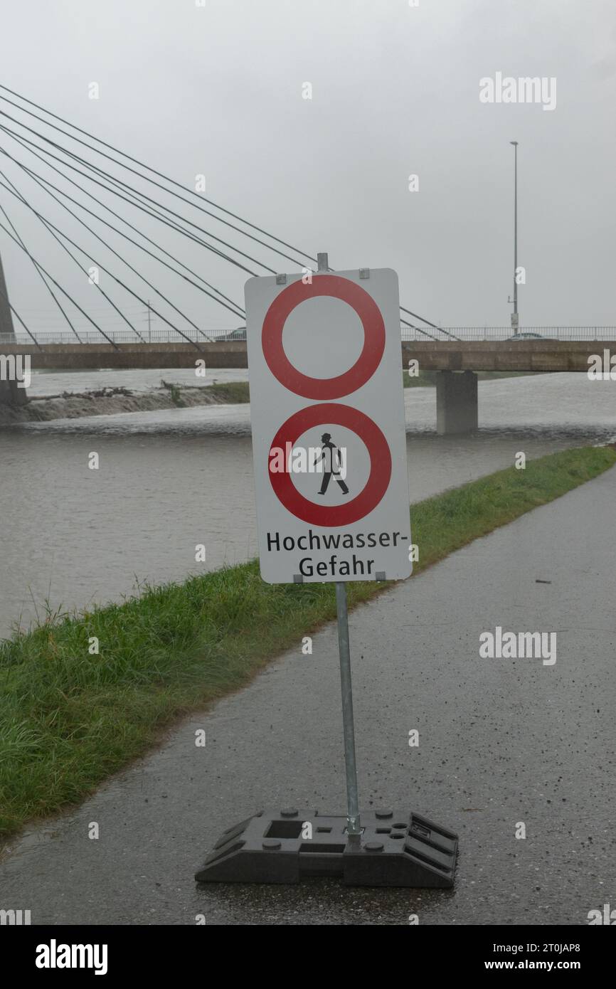 River extreme danger warning sign hi-res stock photography and images ...