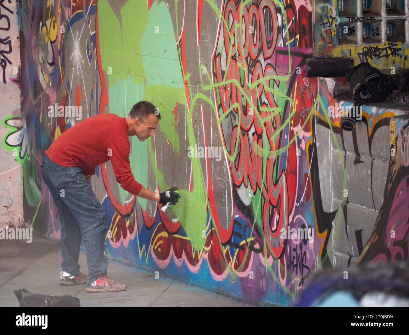 Graffiti artist spraying hi-res stock photography and images - Alamy