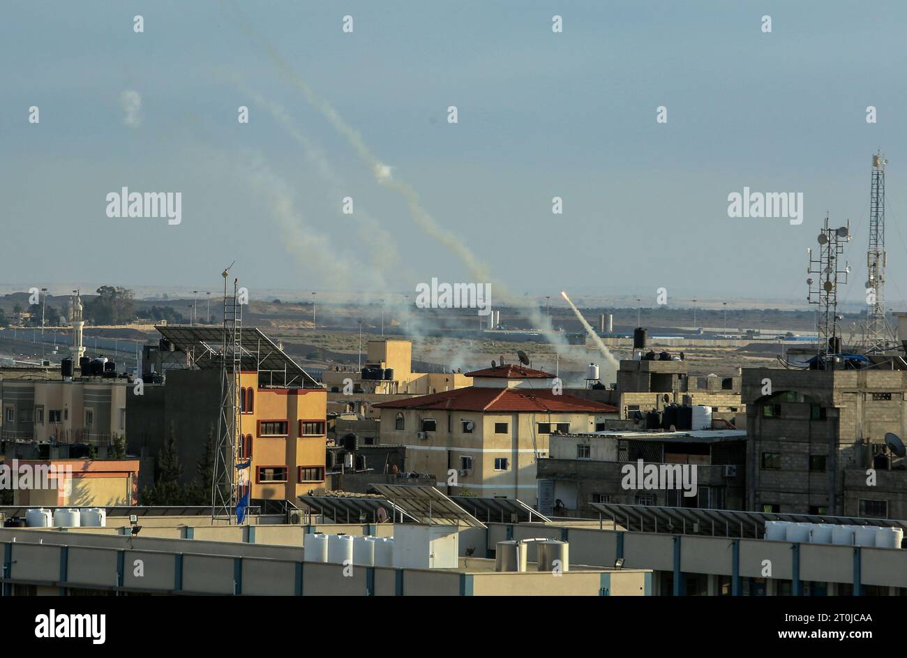 Rafah, Palestinian Territories. 07th Oct, 2023. Hamas fires a large ...