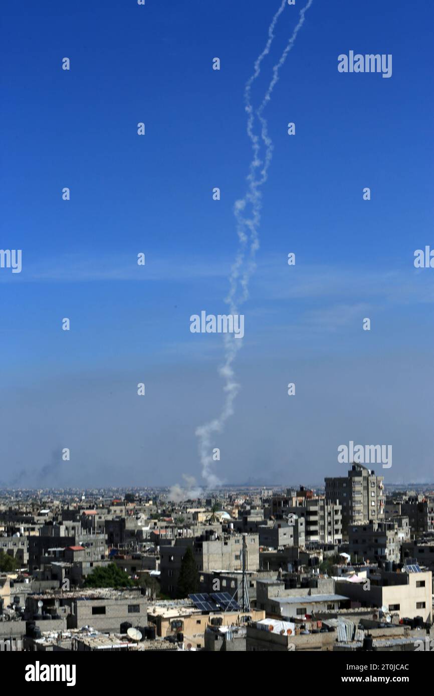 Rafah, Palestinian Territories. 07th Oct, 2023. Hamas fires a large ...