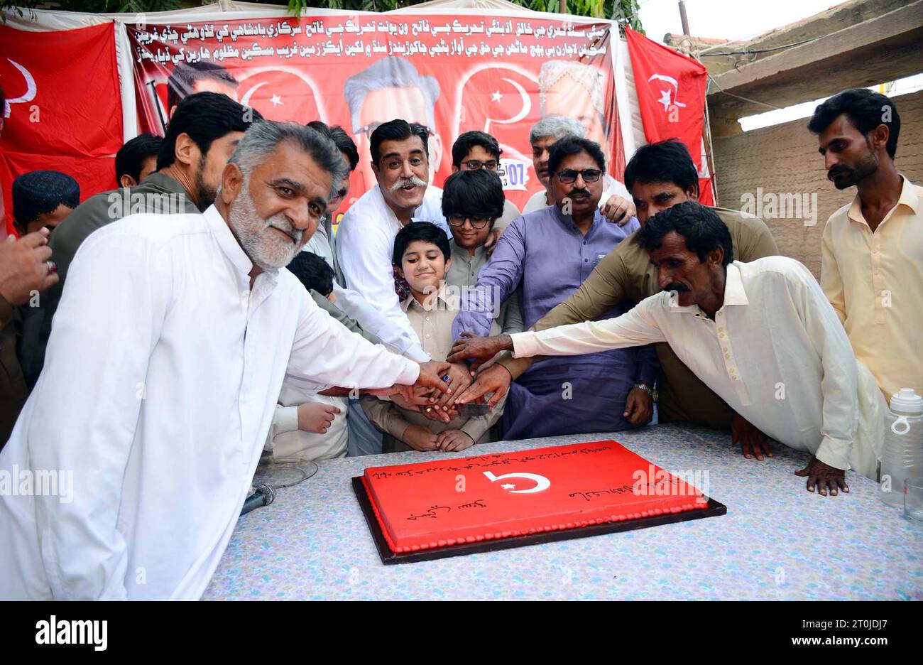 Leaders and members of Sindh Hari Committee cut cake during birthday ...