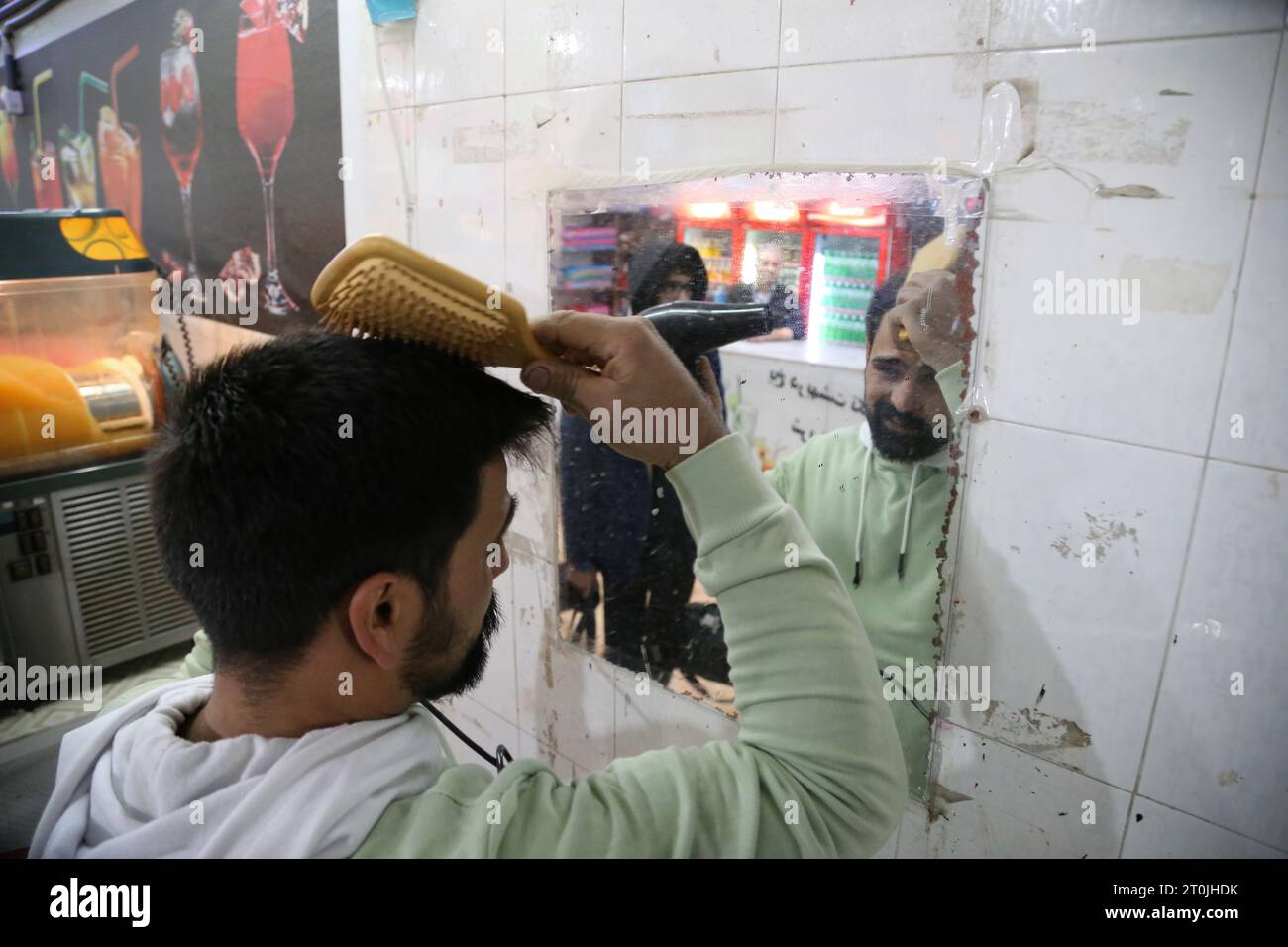 Sarein, Ardabil, Iran. 5th Oct, 2023. An Iranian man combs his hair at ...