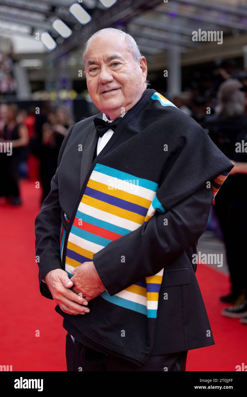 Chief Geoffrey Standing Bear poses for photographers upon arrival for ...