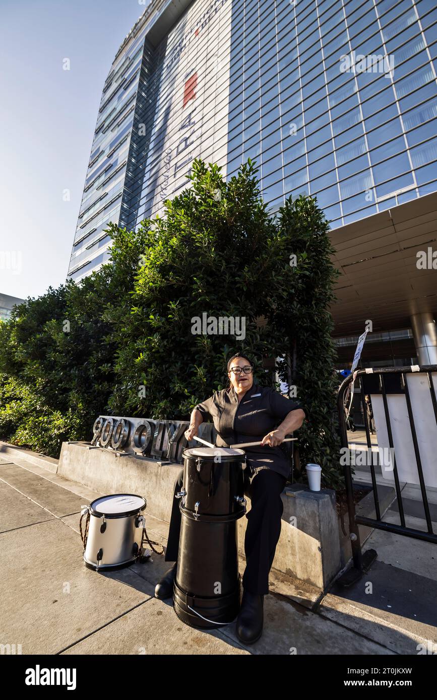 Los Angeles, USA. 07th Oct, 2023. Los Angeles area hotel workers set up ...
