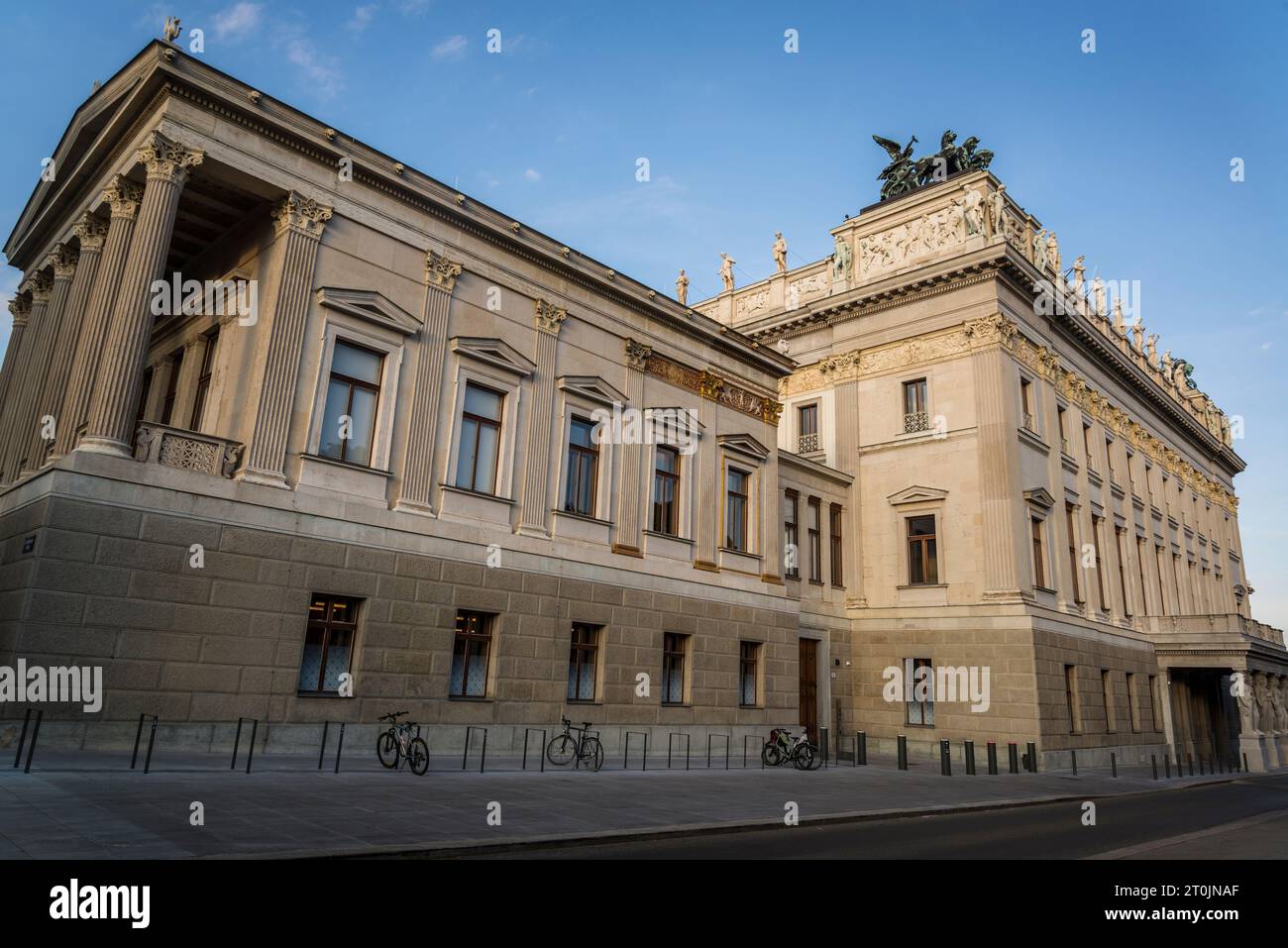 Neoclassic architecture in the Ringstrasse, the Vienna Ring Road ...