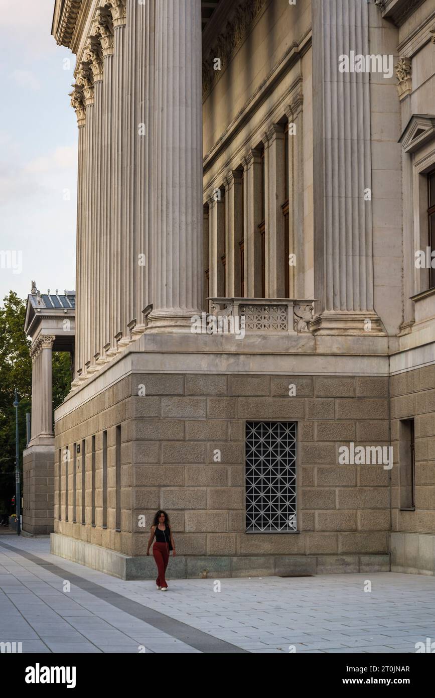 Neoclassic architecture in the Ringstrasse, the Vienna Ring Road ...