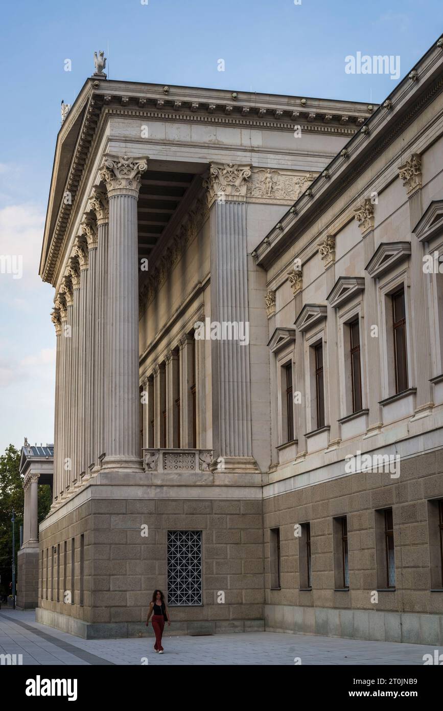 Neoclassic architecture in the Ringstrasse, the Vienna Ring Road ...