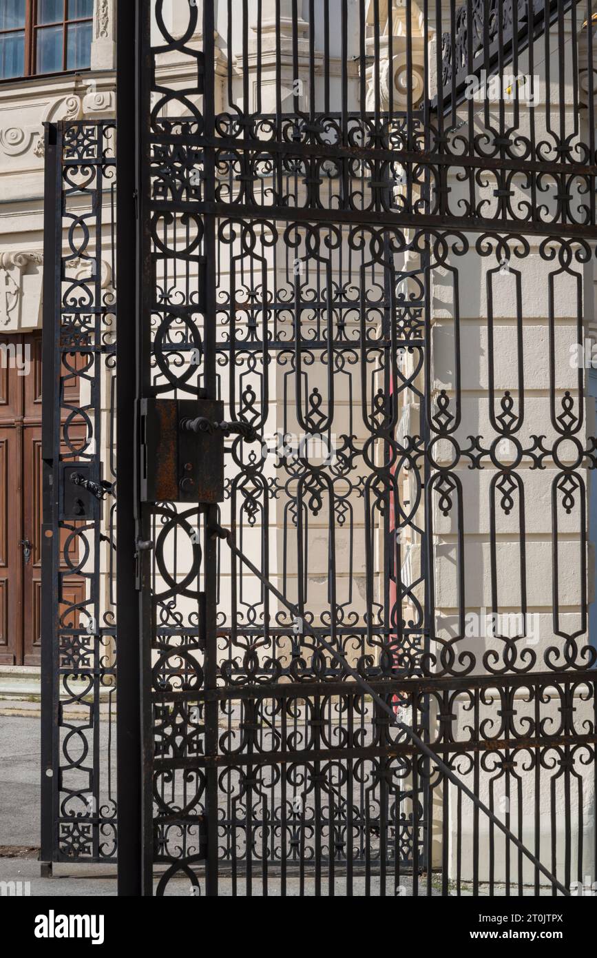 Fancy gate, Belvedere Palace, 18th century Baroque Palace, Vienna ...