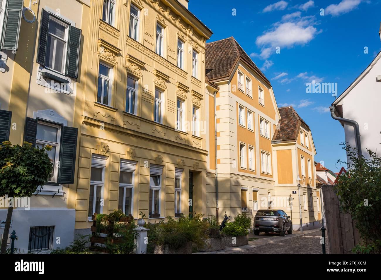 Street in Heiligenstadt, in leafy suburb of Vienna, Austria Stock Photo ...