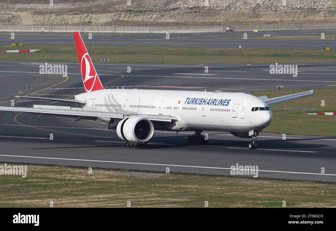 ISTANBUL, TURKIYE - SEPTEMBER 17, 2022: Turkish Airlines Boeing 777 ...