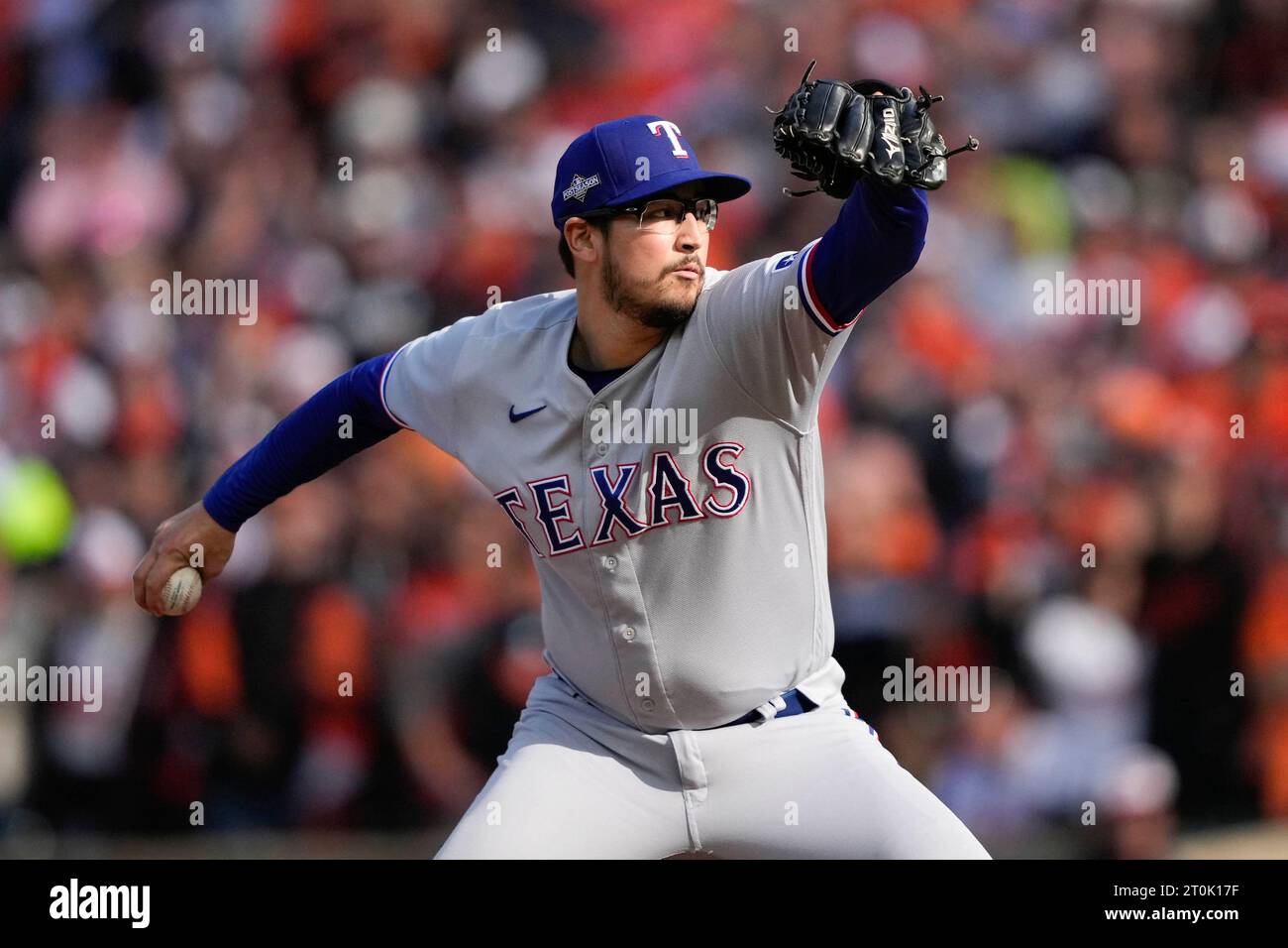 Texas Rangers starting pitcher Dane Dunning (33) throwing against the ...