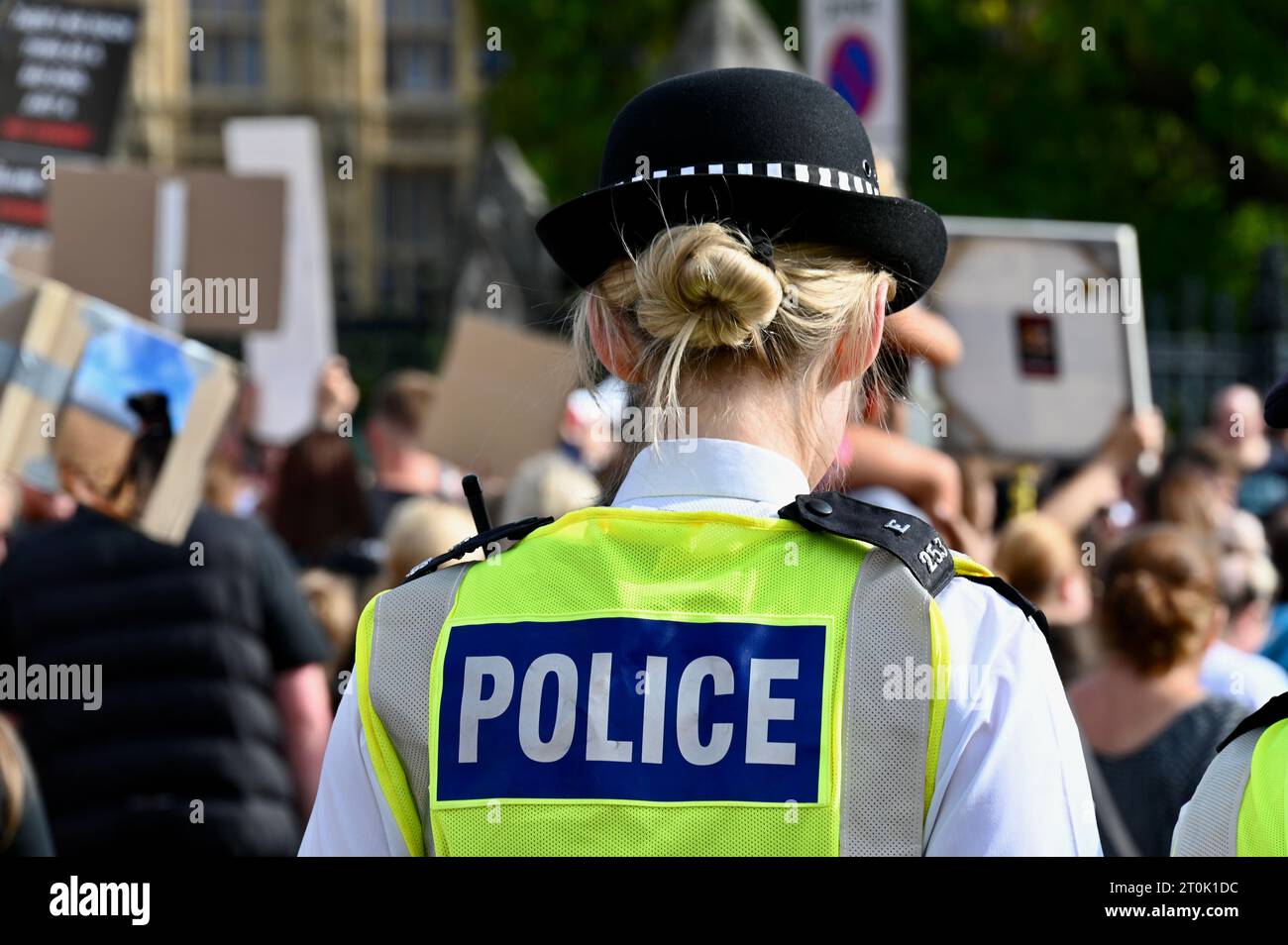 Female Police Officer, Parliament Square, Westminster, London, UK Stock ...