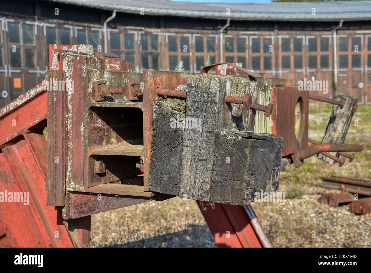Lokschuppen, Ringlokschuppen, Prellbock, Abstellgleis, Puffer, Schwelle ...